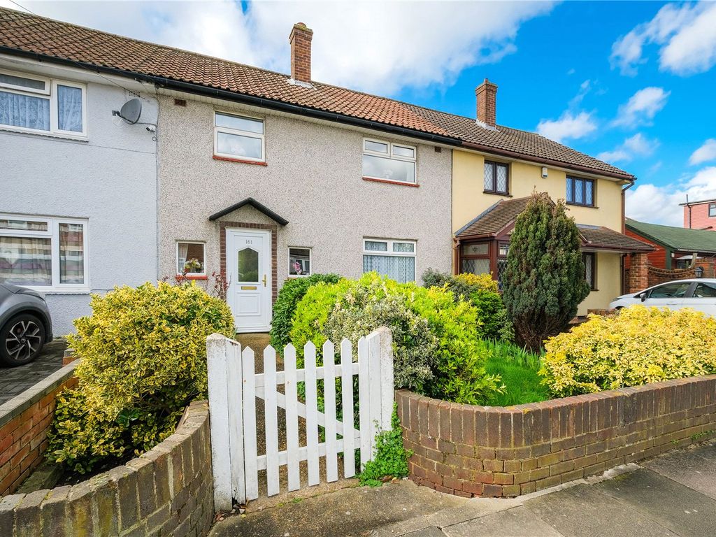 3 Bed Terraced House For Sale In Brian Road Chadwell Heath Rm6 £