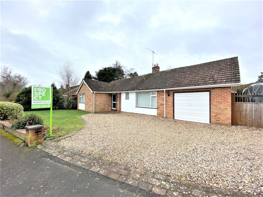3 bed bungalow for sale in Pine Drive, Finchampstead, Wokingham ...