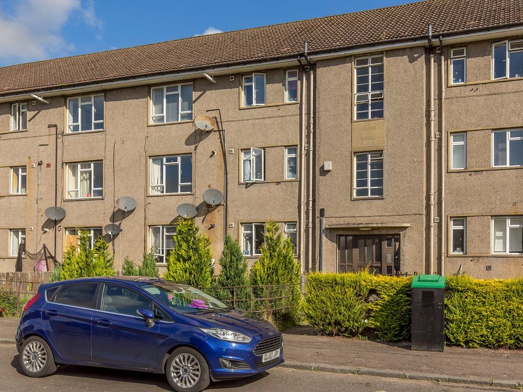 2 bed flat for sale in St Ninian Terrace, Dundee DD3, £64,999 - Zoopla