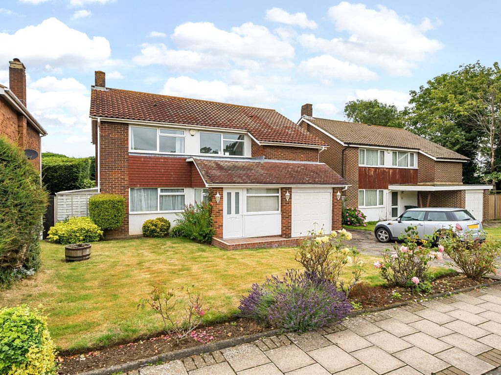 4 Bed Detached House To Rent In Starts Close Farnborough Orpington