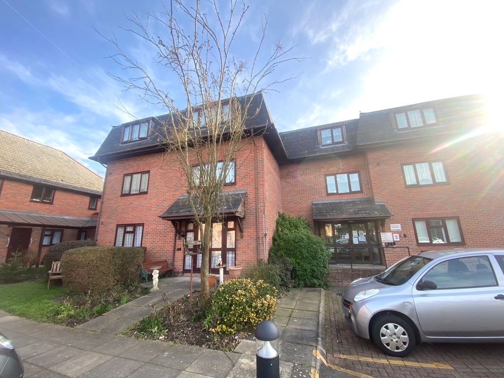 1 bed flat for sale in Westcombe Lodge Drive, Hayes UB4 - Zoopla