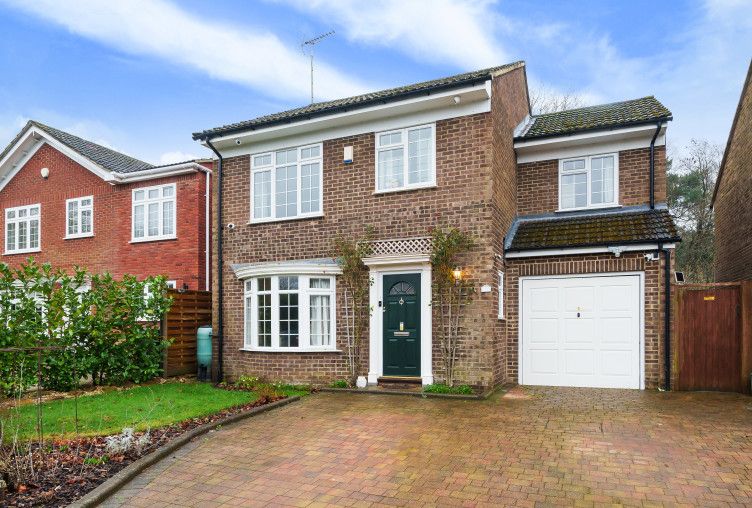 4 Bed Detached House For Sale In Regent Way Frimley Camberley Surrey