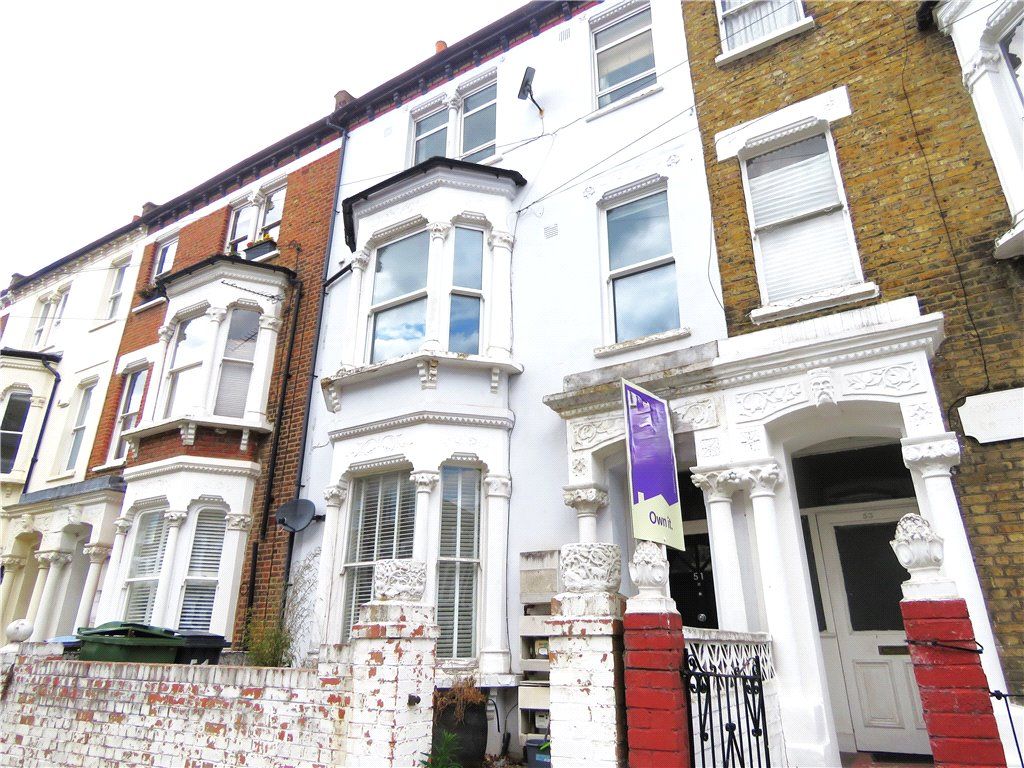 3 bed flat to rent in Saltoun Road, London SW2, £2,300 pcm - Zoopla