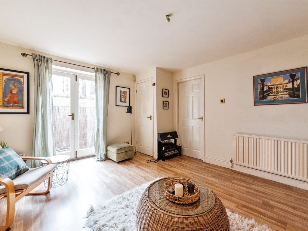 3 bed town house for sale in Stodman Mews, Newark NG24, £140,000 - Zoopla