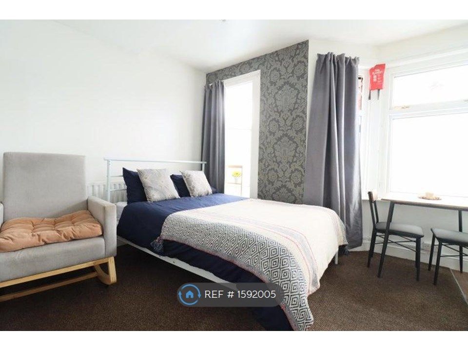 Studio to rent in Ceres Road, London SE18, £1,207 pcm - Zoopla