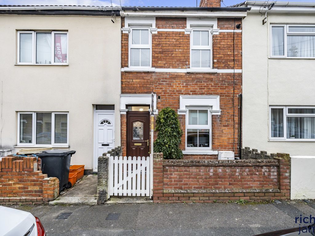 3 Bed Terraced House For Sale In Redcliffe Street Rodbourne Swindon