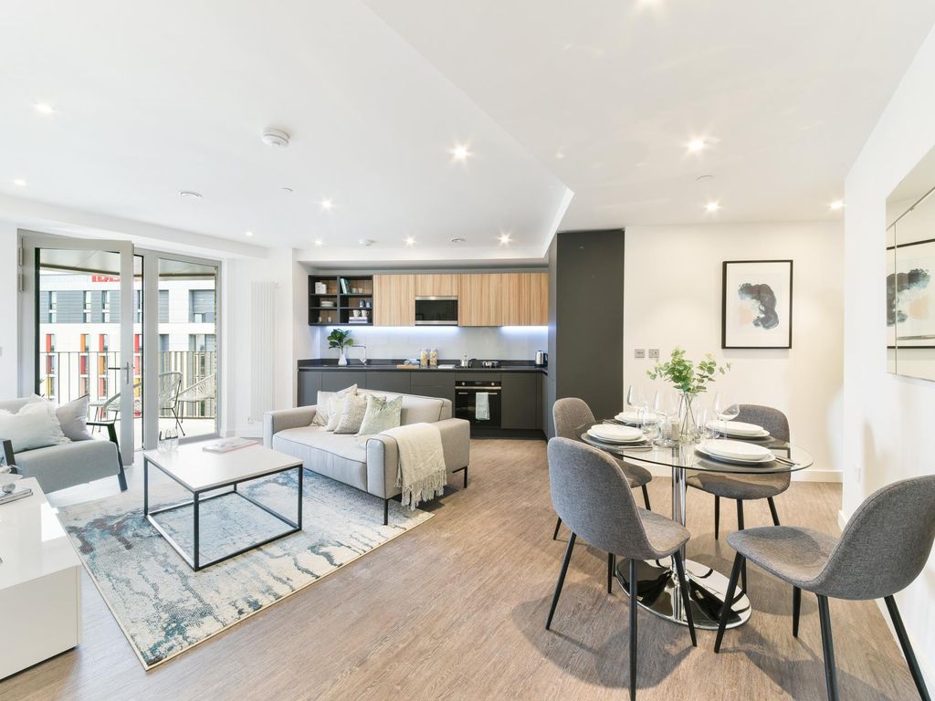 2 bed flat to rent in Royal Docks West, Western Gateway, London E16, £ ...