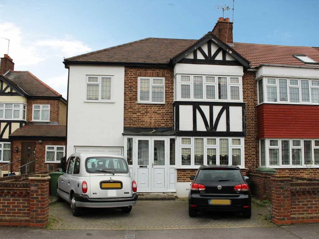 4 Bed End Terrace House For Sale In Brackley Square Woodford Green Ig8