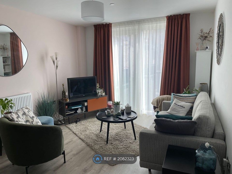 Room to rent in Manchester, Manchester M5, £723 pcm - Zoopla