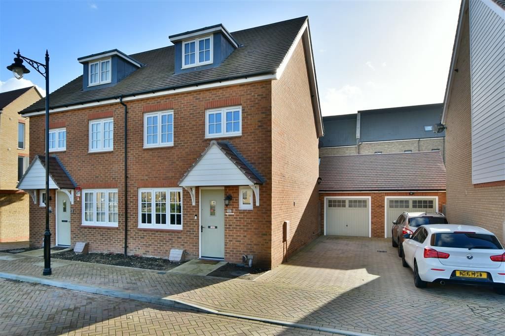 4 Bed Semi Detached House For Sale In Crusade Way Rochester Kent Me2