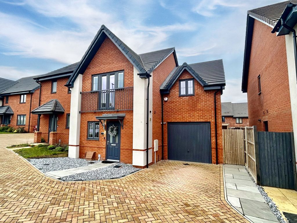 3 bed semi-detached house for sale in Holmes Place, Binfield, Berkshire ...