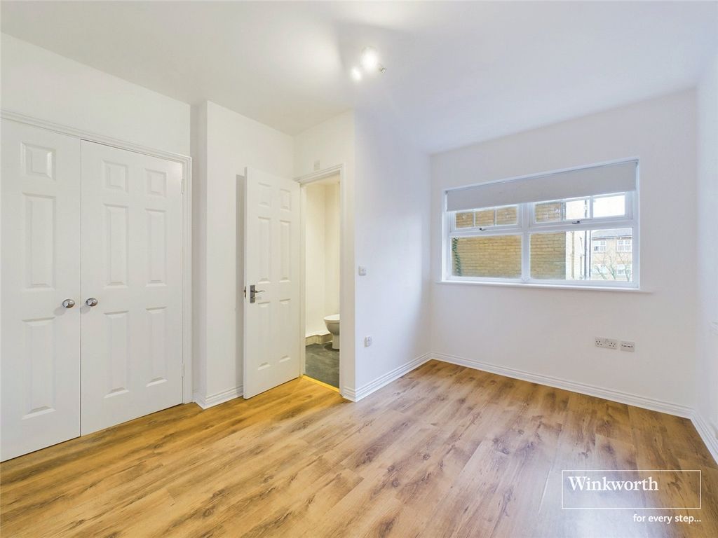 2 bed flat to rent in Rose Bates Drive, London NW9, £1,900 pcm - Zoopla