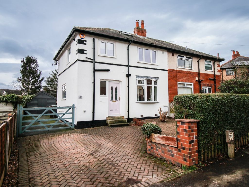 3 Bed Semi Detached House For Sale In Broadgate Walk Horsforth Leeds