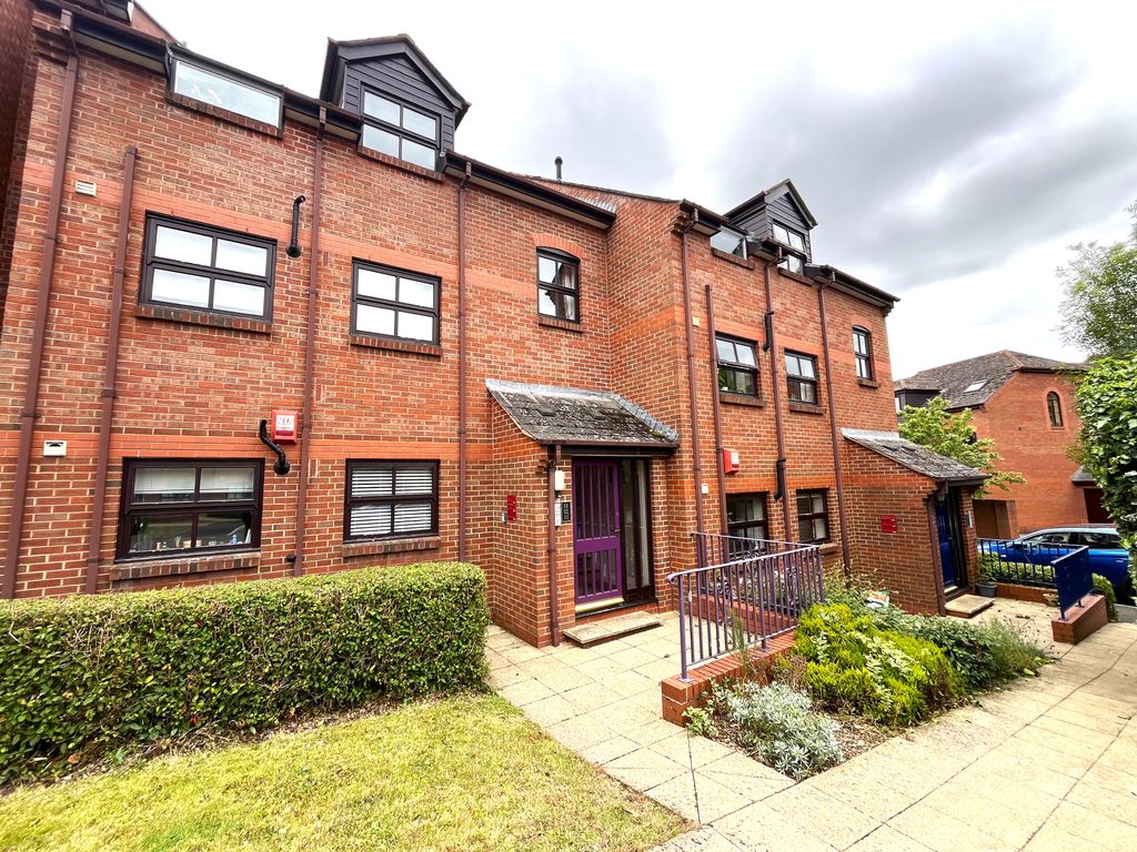 2 bed flat to rent in Old Mill Close, St. Leonards, Exeter EX2, £1,517 ...