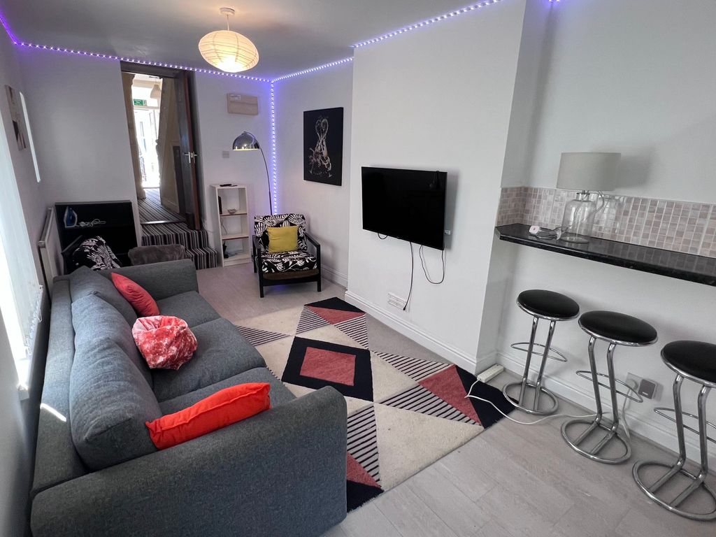 5 bed shared accommodation to rent in Rhyddings Terrace, Brynmill ...