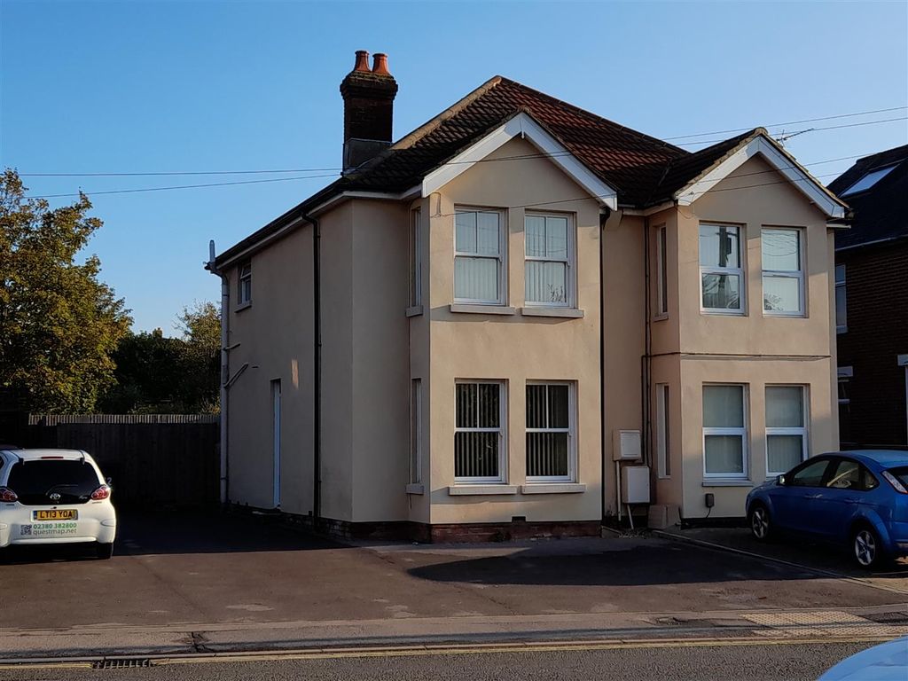 2 Bed Semi Detached House To Rent In Hamble Lane Hamble Southampton