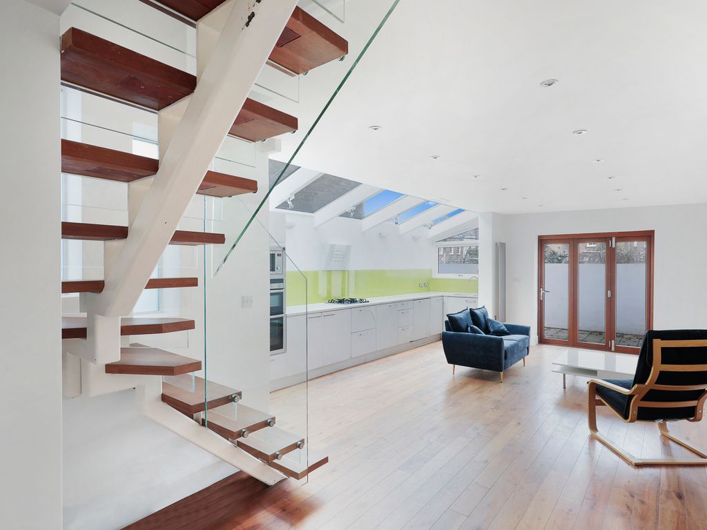 3 bed flat to rent in Brook Drive, Elephant And Castle SE11, £6,000 pcm ...