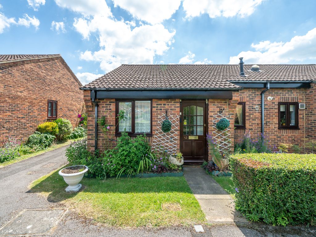 2 Bed Terraced Bungalow For Sale In Mandelyns Northchurch Berkhamsted