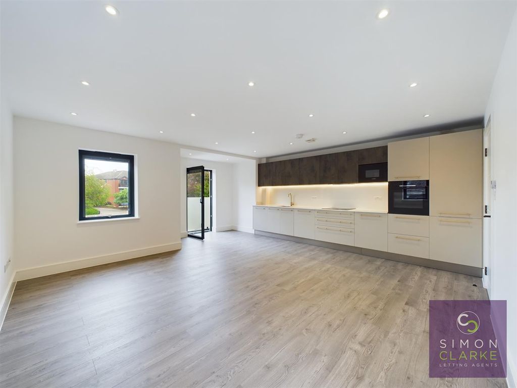 2 bed flat to rent in High Road, Whetstone N20, £1,795 pcm - Zoopla