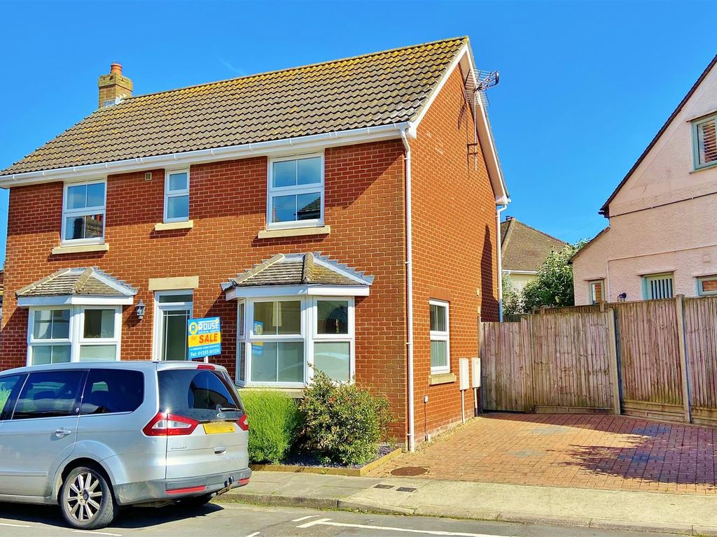 3 bed detached house for sale in Station Street, Walton On The Naze ...