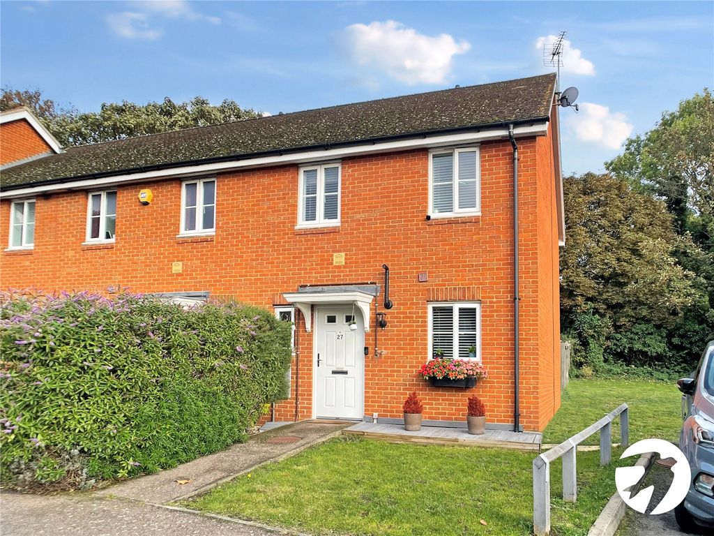 3 Bed End Terrace House For Sale In St Ronans View Dartford Kent Da1