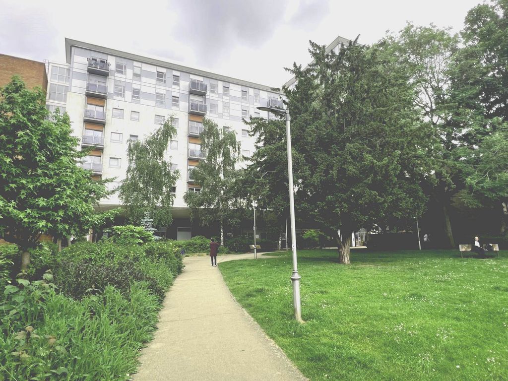 1 bed flat for sale in Becket House, Brentwood CM14, £230,000 - Zoopla