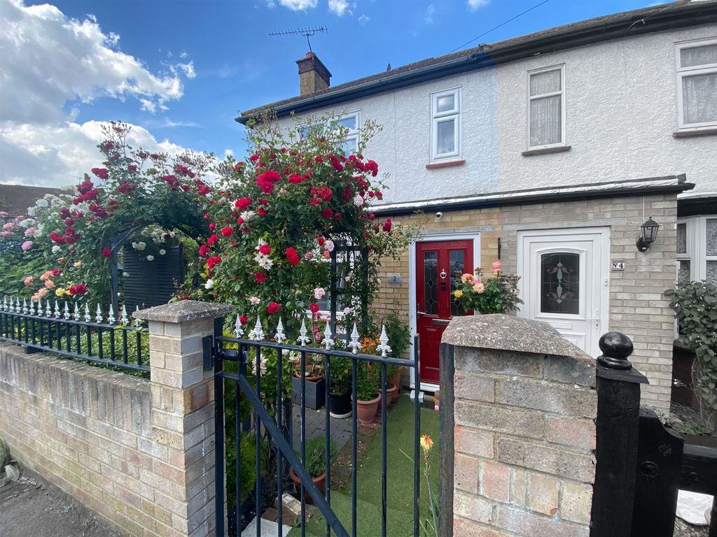 2 bed end terrace house to rent in Davis Avenue, Northfleet, Gravesend, Kent DA11, £1,450 pcm ...