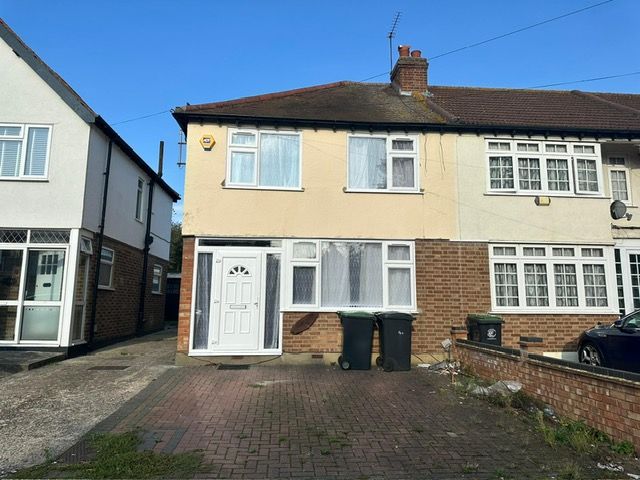 3 bed semi-detached house to rent in Roding Road, Loughton IG10, £2,000 ...