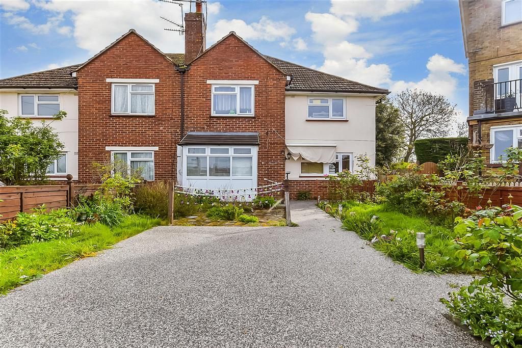 2 bed flat for sale in Durham Close, Maidstone, Kent ME15, £220,000 ...