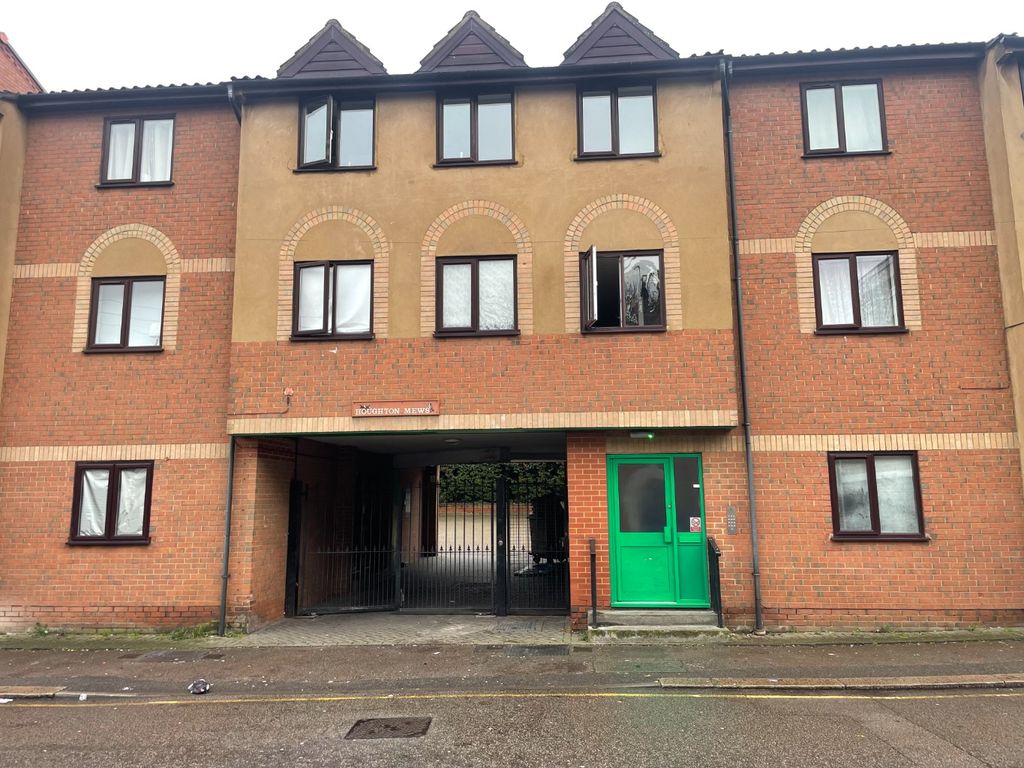 1 bed flat to rent in Windsor Street, Luton, Bedfordshire LU1, £975 pcm ...