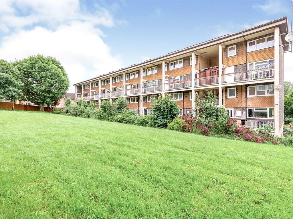 2 bed flat for sale in Bretch Hill, Banbury, Oxfordshire OX16, £160,000 ...