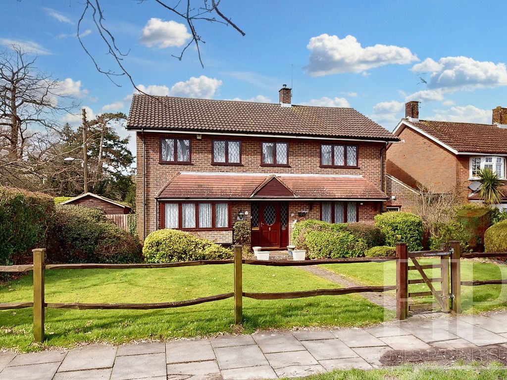 4 bed detached house for sale in Ferring Close, Crawley RH11, £550,000 ...
