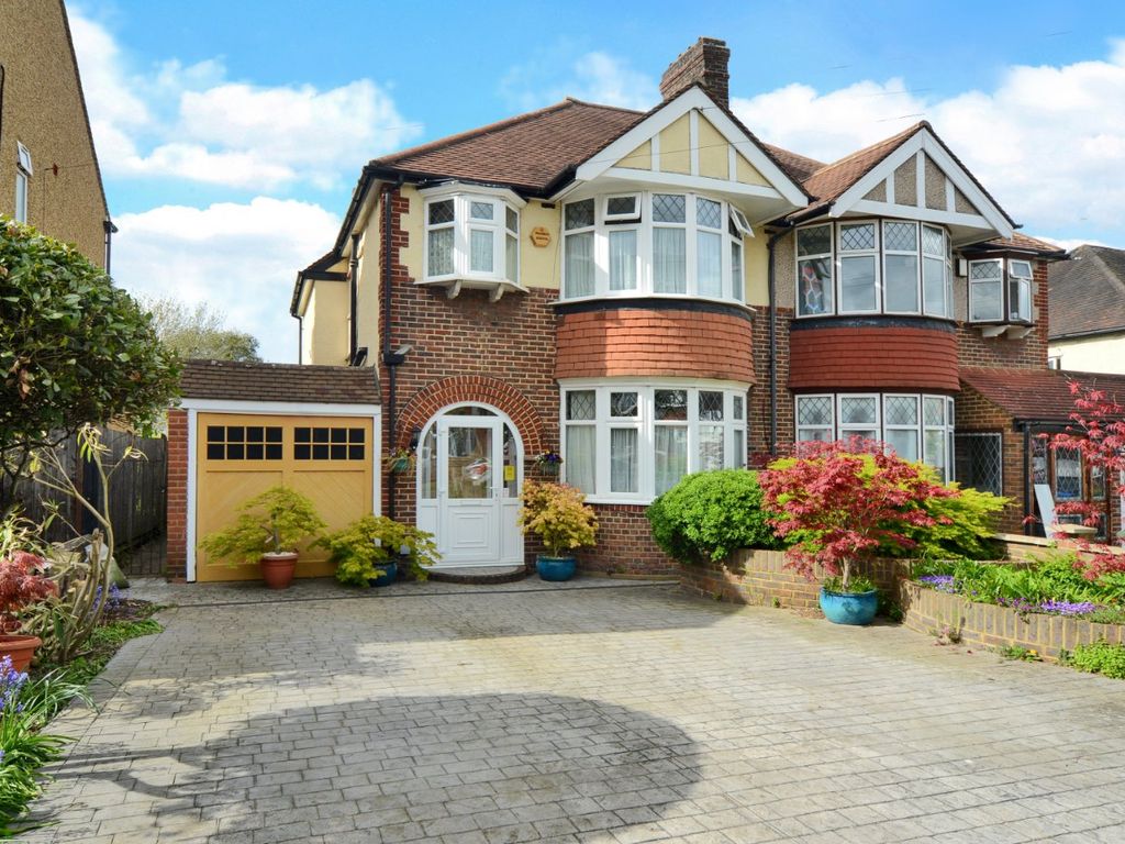 3 Bed Semi Detached House For Sale In Forest Side Worcester Park Kt4