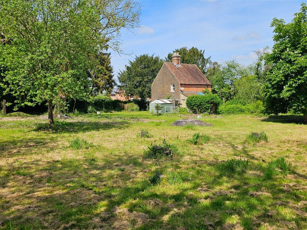 3 bed detached house for sale in Heath End, Newbury RG20, £500,000 - Zoopla