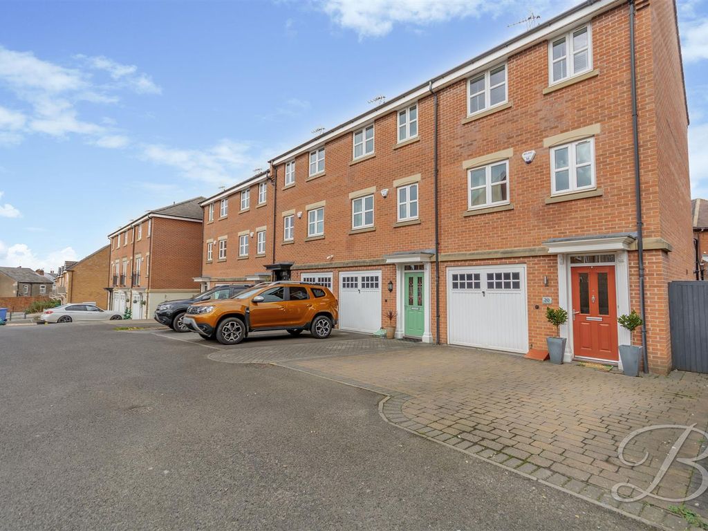 4 bed town house for sale in Bessemer Drive, Mansfield NG18, £250,000 ...