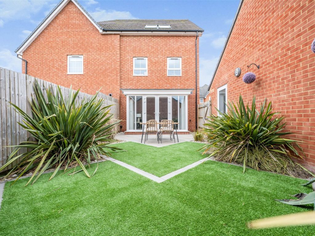 4 bed semi-detached house for sale in Bamber Close, West End ...