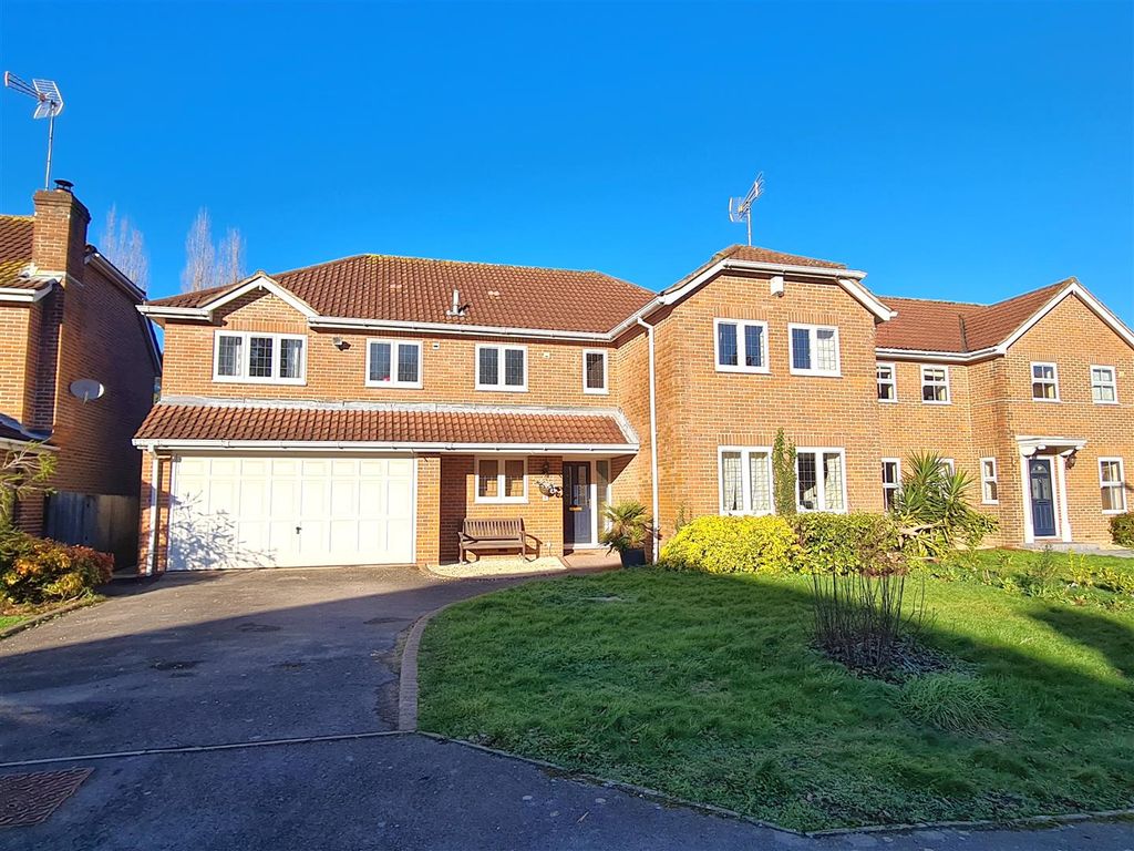 5 Bed Detached House For Sale In Redcroft Lane Bursledon Southampton