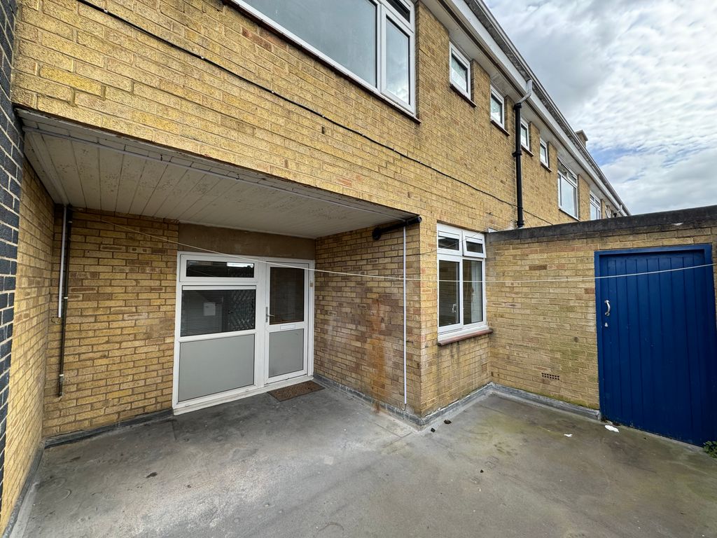 3 bed flat to rent in Barns Road, Oxford OX4, £1,650 pcm - Zoopla