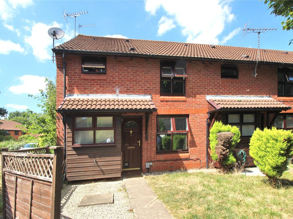1 bed end terrace house for sale in Tolvaddon Close, Horsell, Woking ...