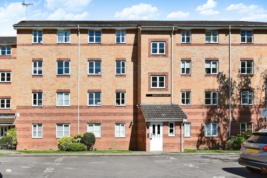 2 bed flat to rent in Priestley Court, Princes Gate HP13 - Zoopla