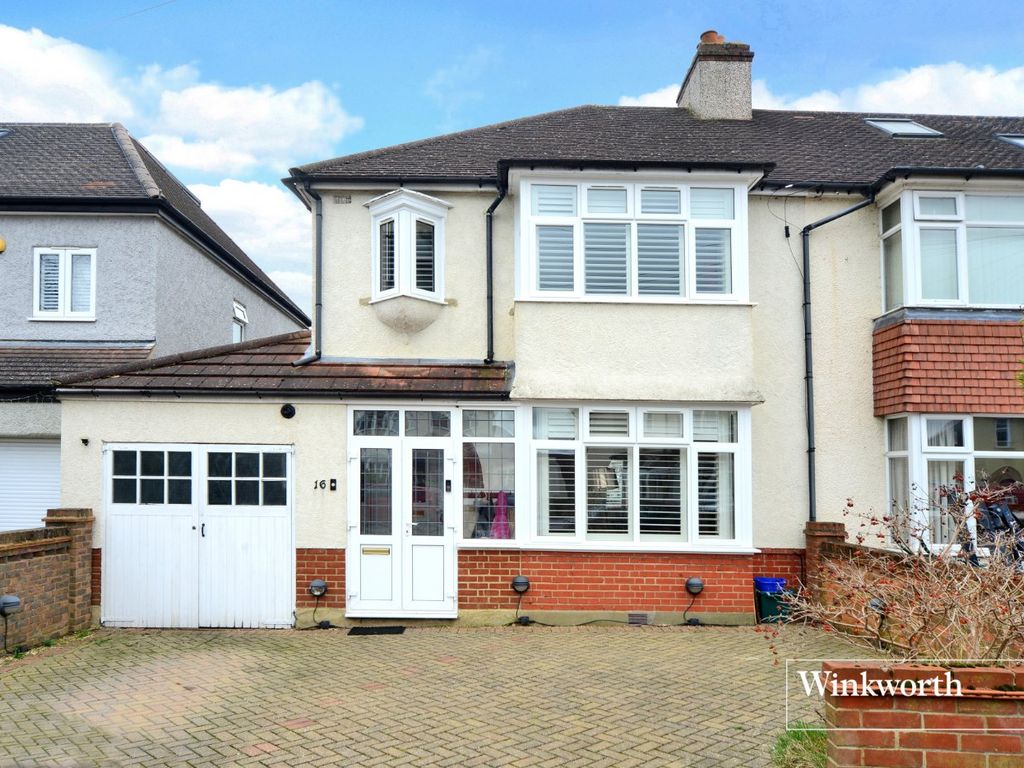 4 Bed Semi Detached House For Sale In Farm Way Worcester Park Kt4 £