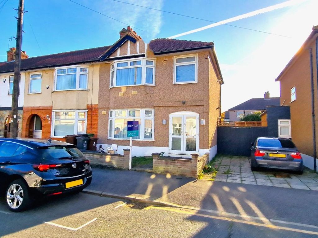 3 Bed End Terrace House For Sale In Eric Road Chadwell Heath Rm6 £