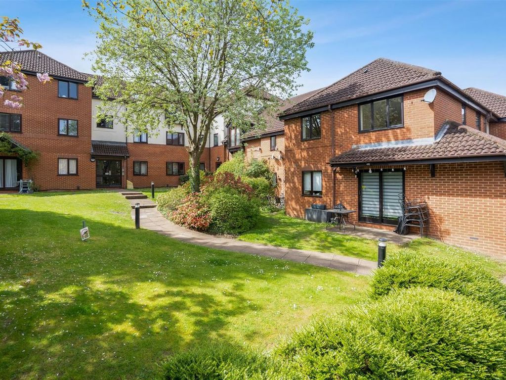 1 bed flat for sale in St. Georges Court, Eaton Avenue, High Wycombe ...