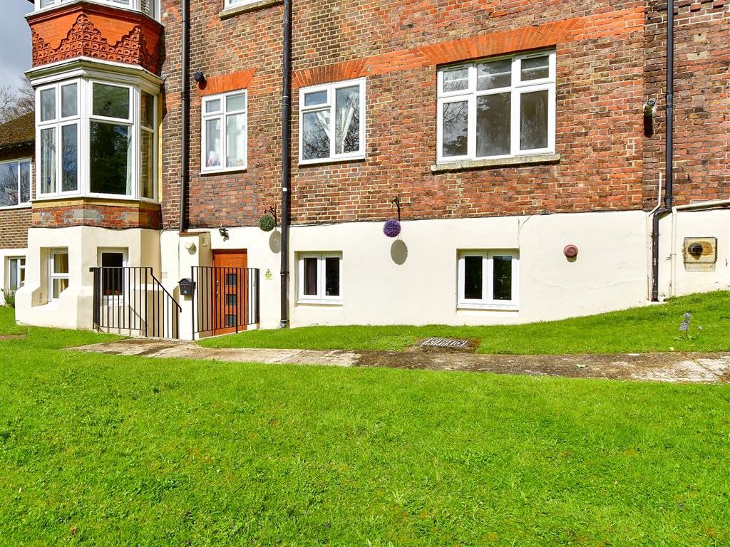 2 bed flat for sale in Alma Road, Reigate, Surrey RH2, £195,000 - Zoopla
