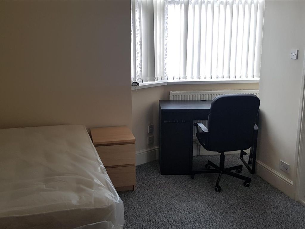 6 bed property to rent in Gresham Road, Middlesbrough TS1 - Zoopla