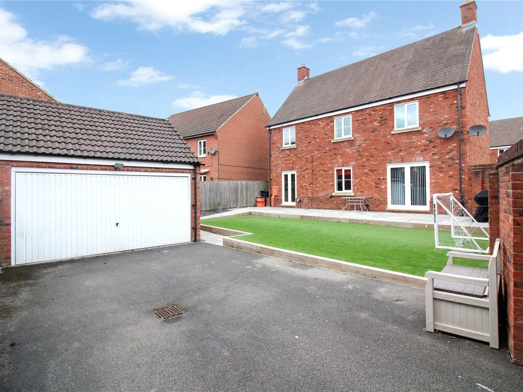 4 Bed Detached House For Sale In White Eagle Road Swindon Wiltshire