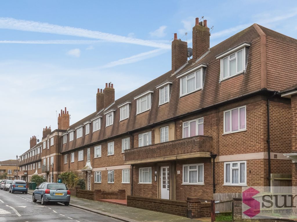 2 bed flat to rent in Sheridan Terrace, Hove BN3, £1,300 pcm - Zoopla