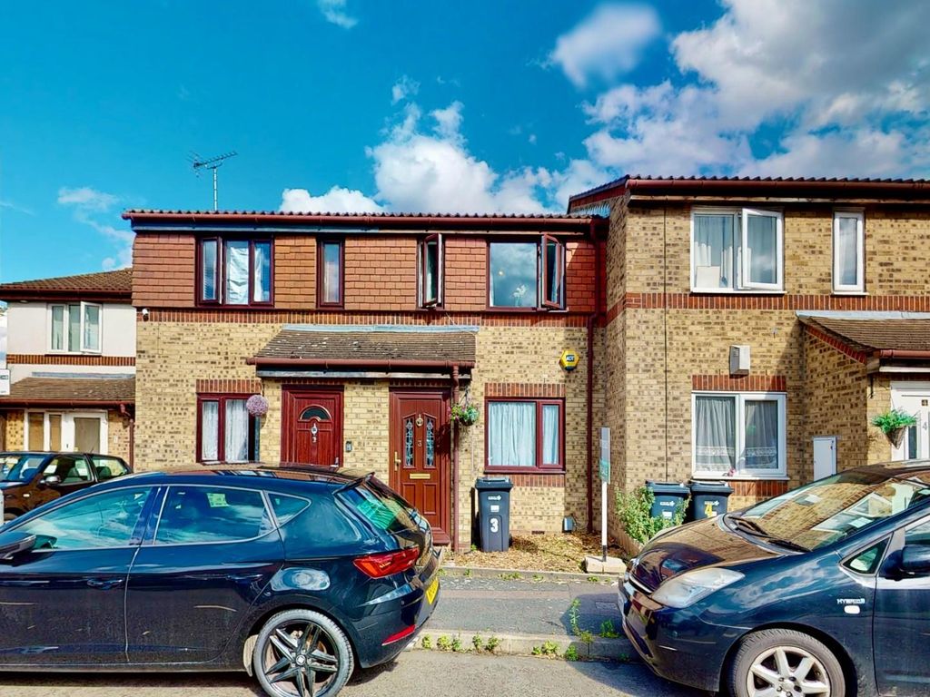 2 Bed End Terrace House For Sale In Blunden Close Dagenham Rm8 £
