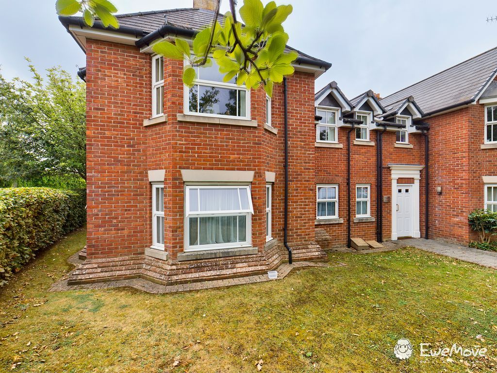 2 bed flat for sale in Spire View, Salisbury SP2 - Zoopla