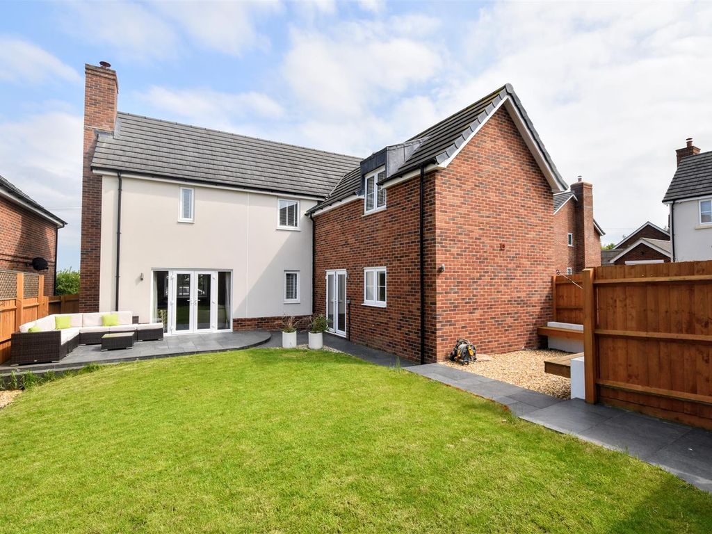 4 bed detached house for sale in Liddell Way, Rutherford Fields LU7, £ ...